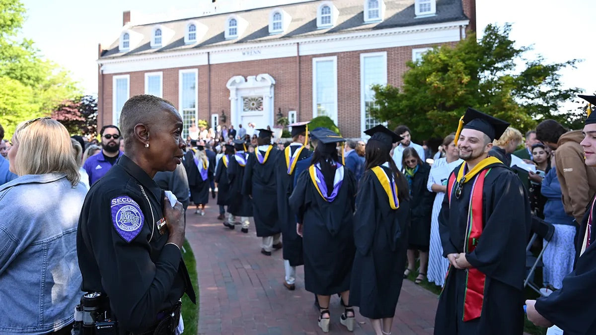 High Point University Security Guard Shares Loving Moment With ...