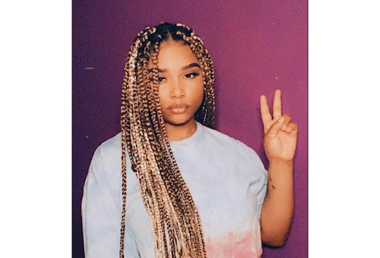 Popular 22-Year-Old TikToker Is Teaching Black American Sign Language ...