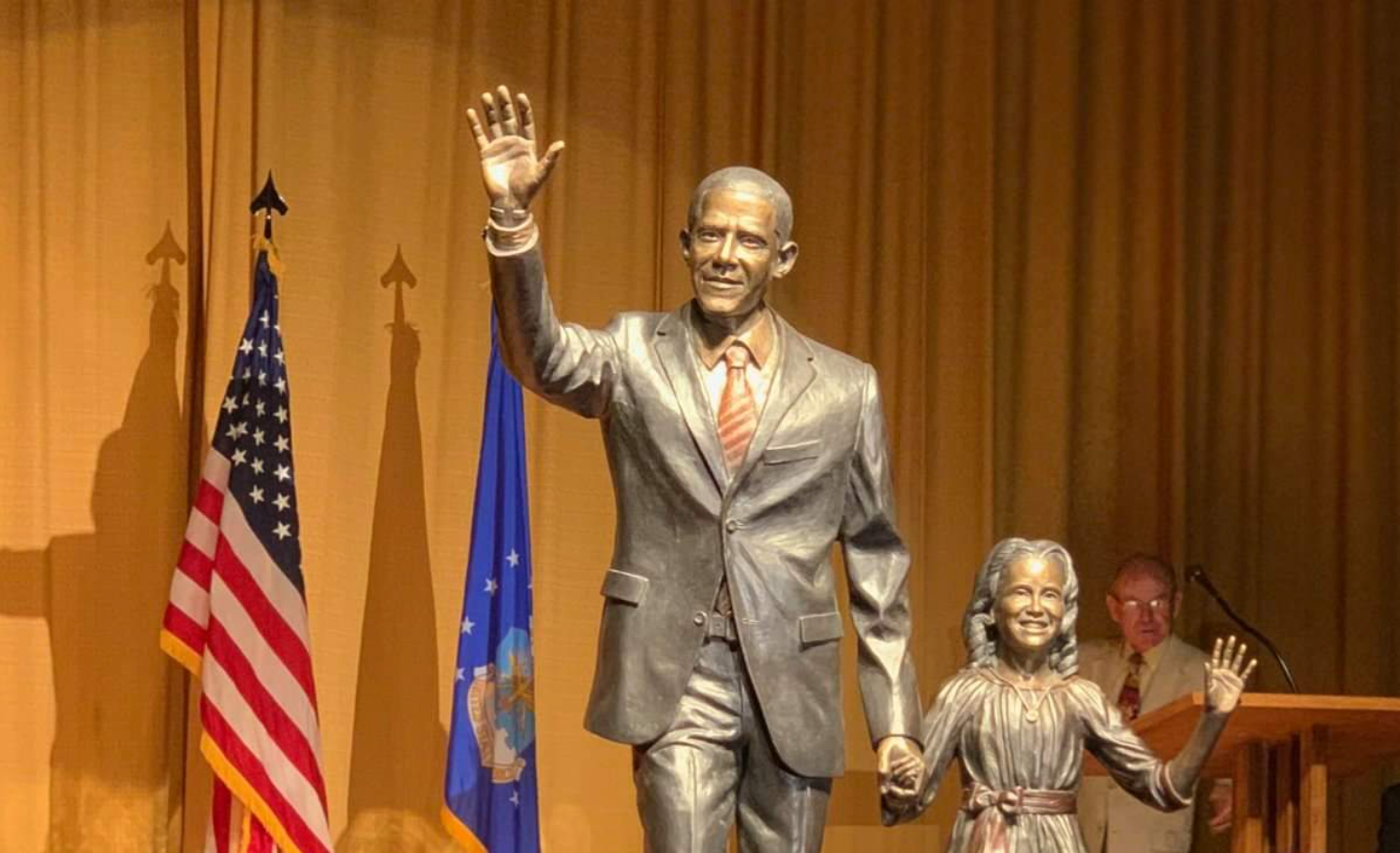 New Barack Obama Statue Unveiled and its Full of Black Girl Magic ...