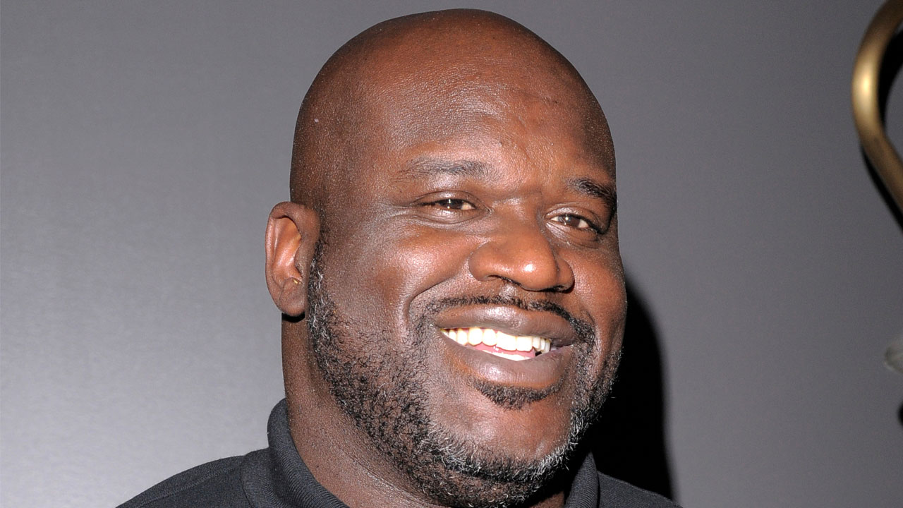Shaquille O’Neal Buys Louisiana Woman a New Cell Phone at Local Best ...