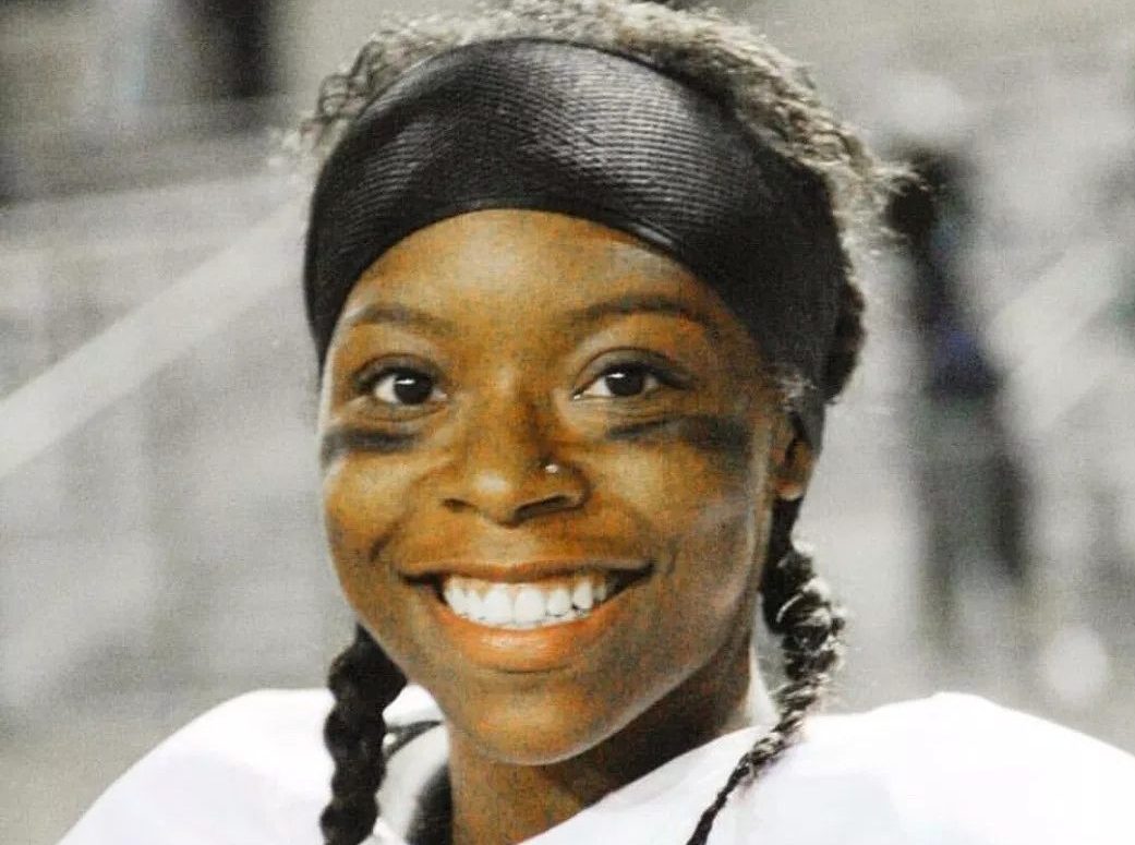 Meet Toni Harris, the First Woman to Receive a 4-Year College Football ...