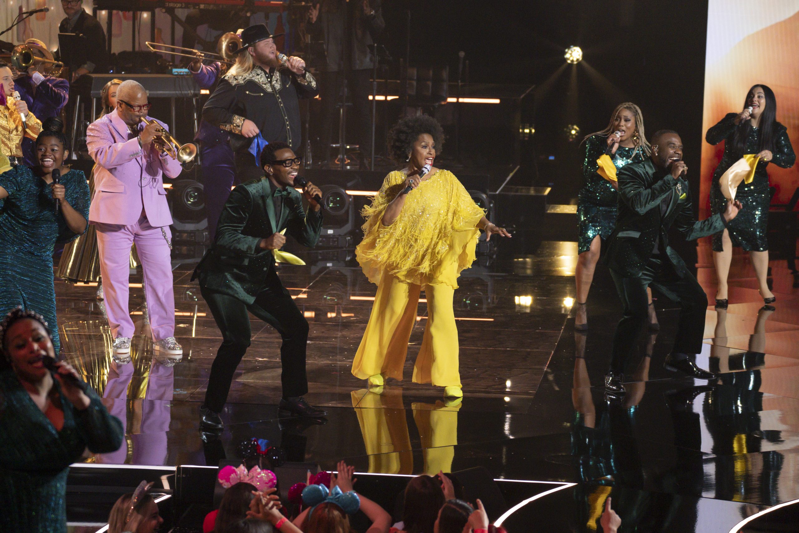 Jenifer Lewis and Terence Blanchard Perform 'Princess and the Frog ...