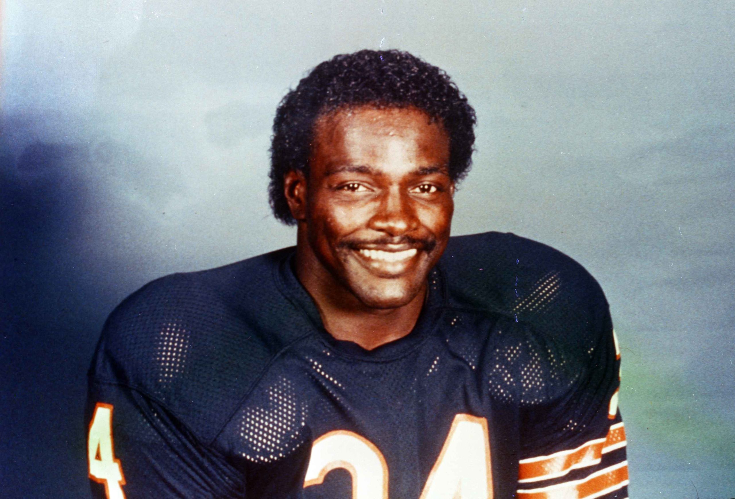 NFL Legend Walter Payton Posthumously Honored With Golden Diploma From ...